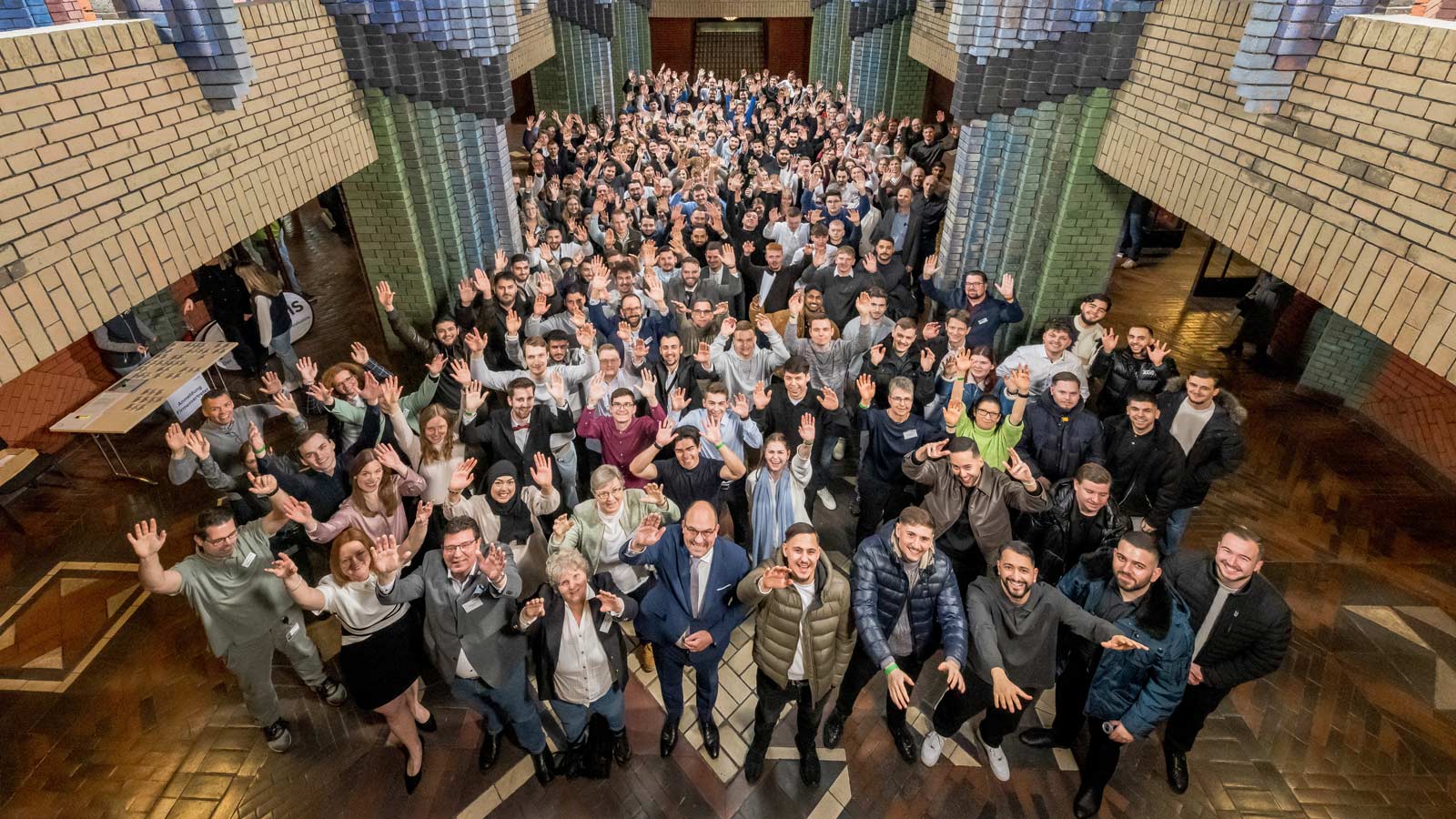 220 Provadis-Absolventen 2025 - Infraserv